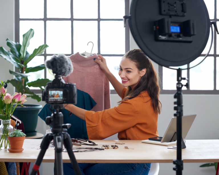 The Influence of Social Media on Fashion Consumption and Trends - o0psty